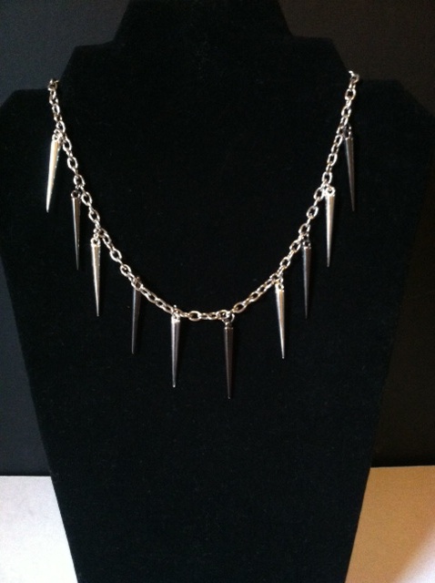 Two-tone Spike Chain on Luulla